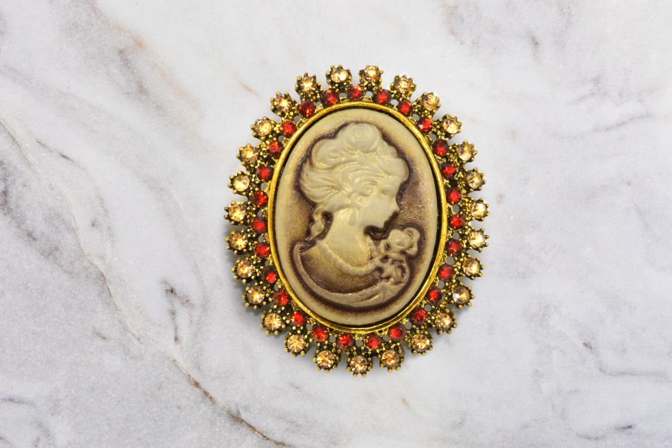 Vintage Style Cameo Brooch