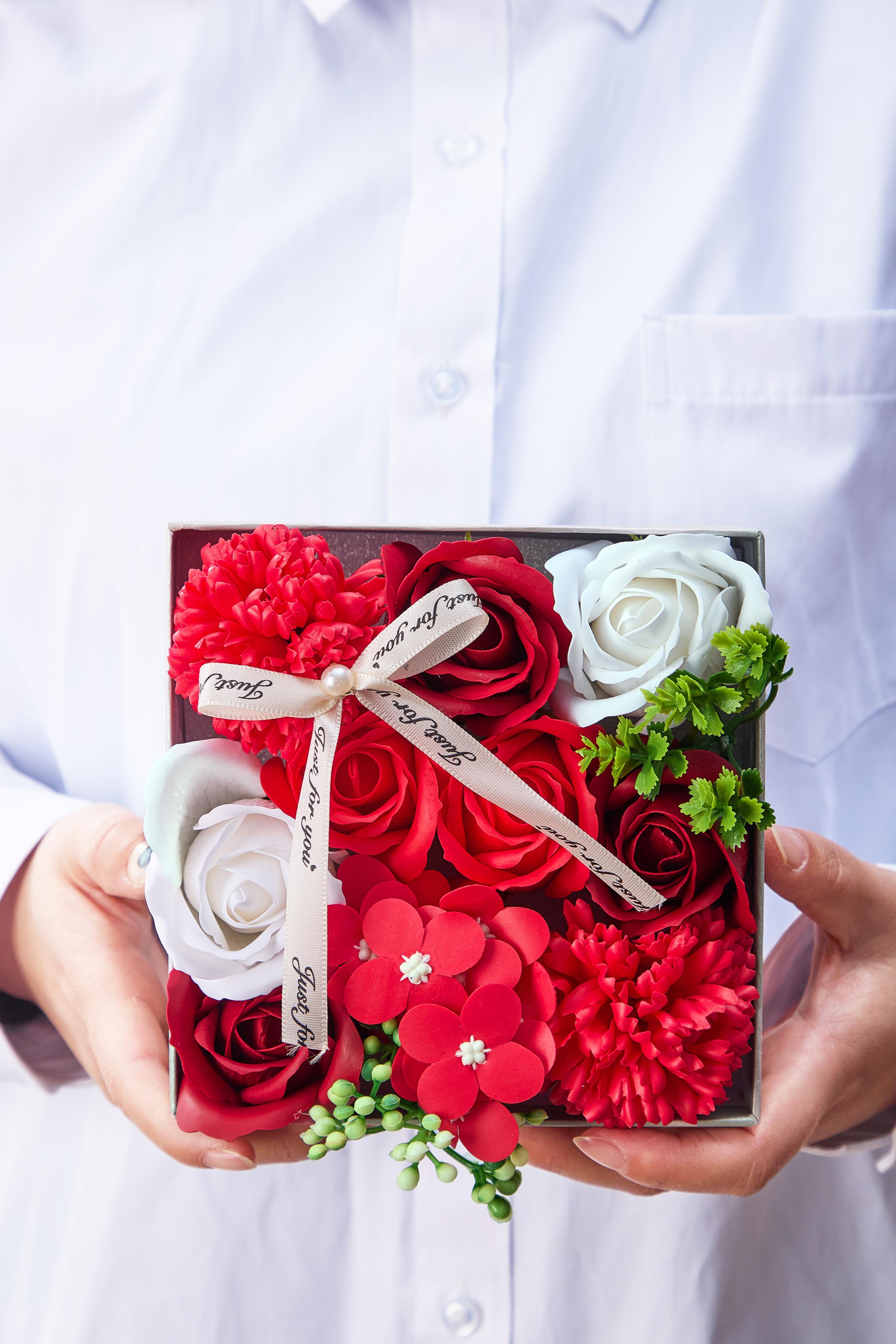 Red Roses Gift Box